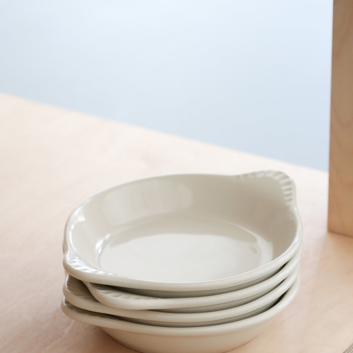 Tuxton Eggshell 雙耳圓烤盅 – MATE